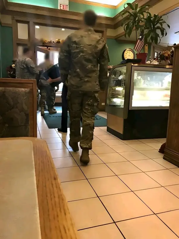 Chain Reaction of Kindness: When Strangers Paid for Soldiers' Meals ...